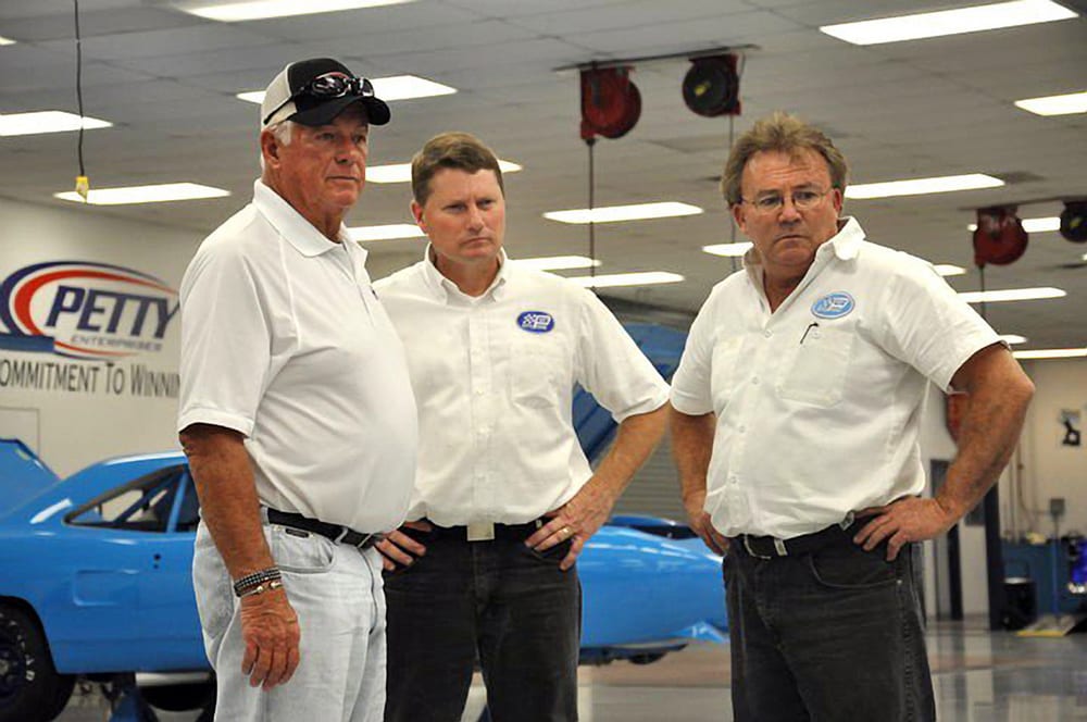 DI ASKS: ‘What Makes a Great Crew Chief?’ | Drag Illustrated