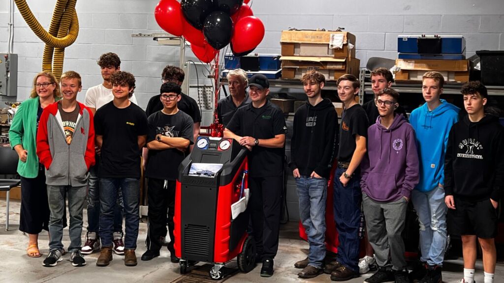 Hart Family Continues to Give Back to Hometown of Huntington | Drag ...