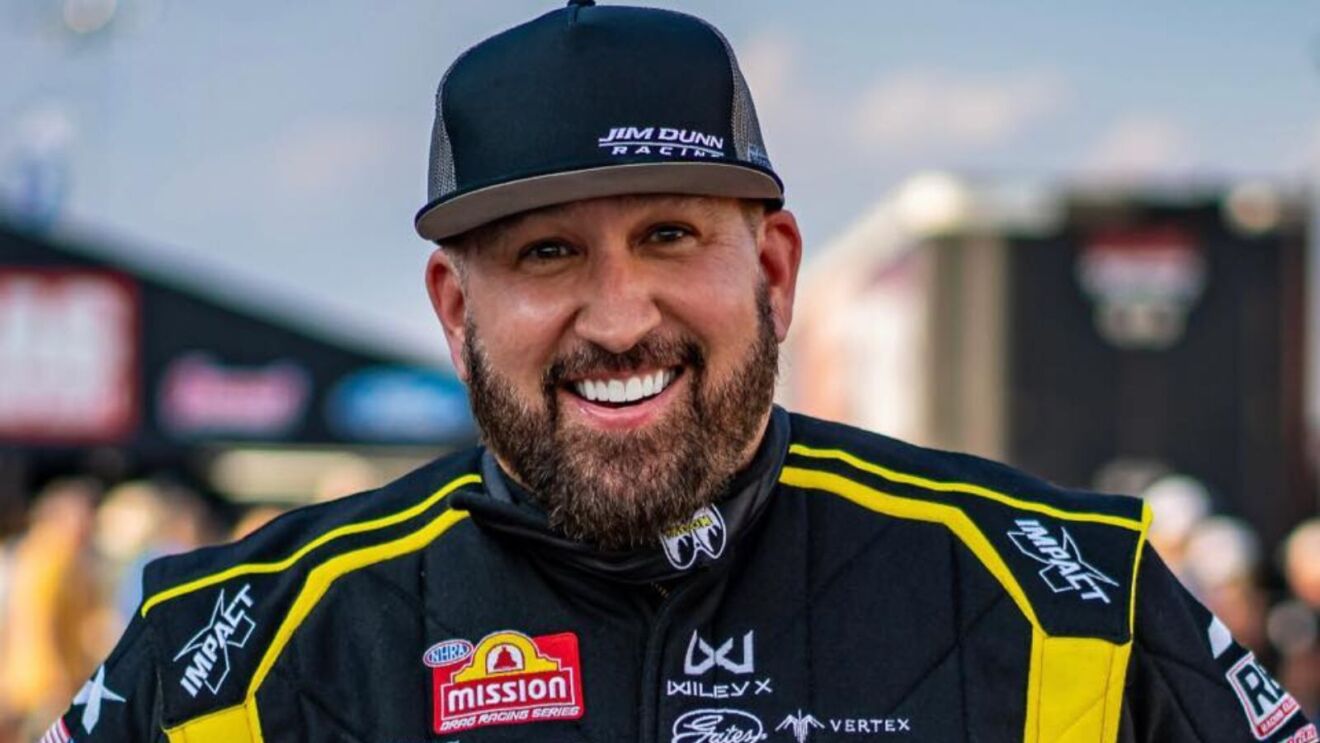 Buddy Hull Eyes Down Final Race of Rookie Funny Car Season | Drag ...